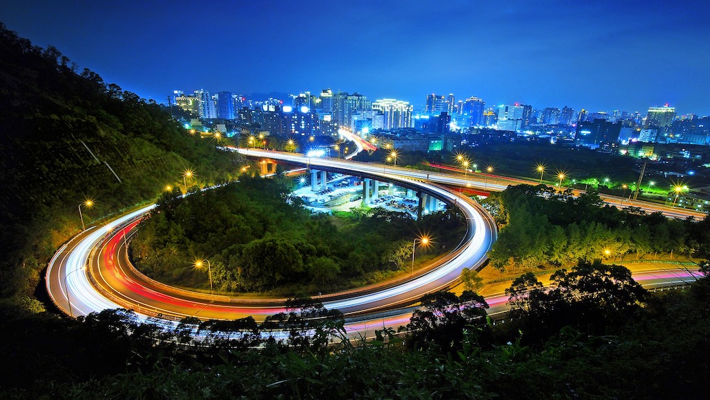 The inner lanes on the freeways are the passing lanes